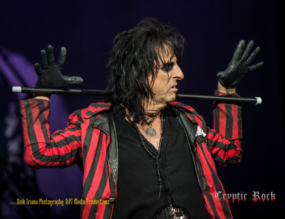 Alice Cooper serves up Christmas Pudding in Phoenix, AZ 12-13-14 ...